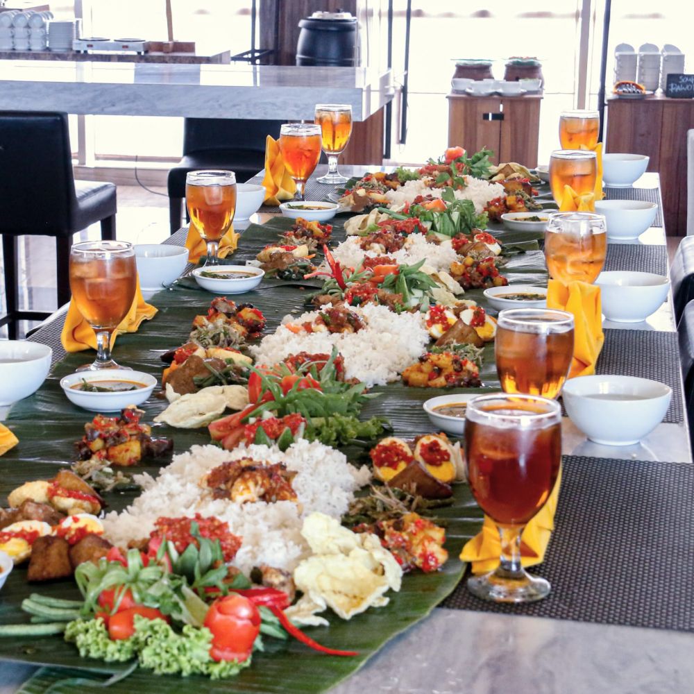 Yuk Nyobain Paket Saprahan Khas Adat Melayu di Luminor Hotel Jambi ...